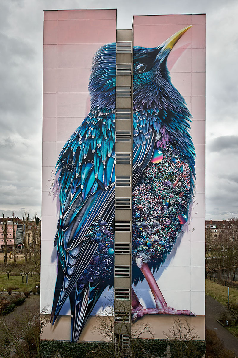 Fresque géante sur un immeuble de Berlin Fresque géante sur un immeuble de Berlin